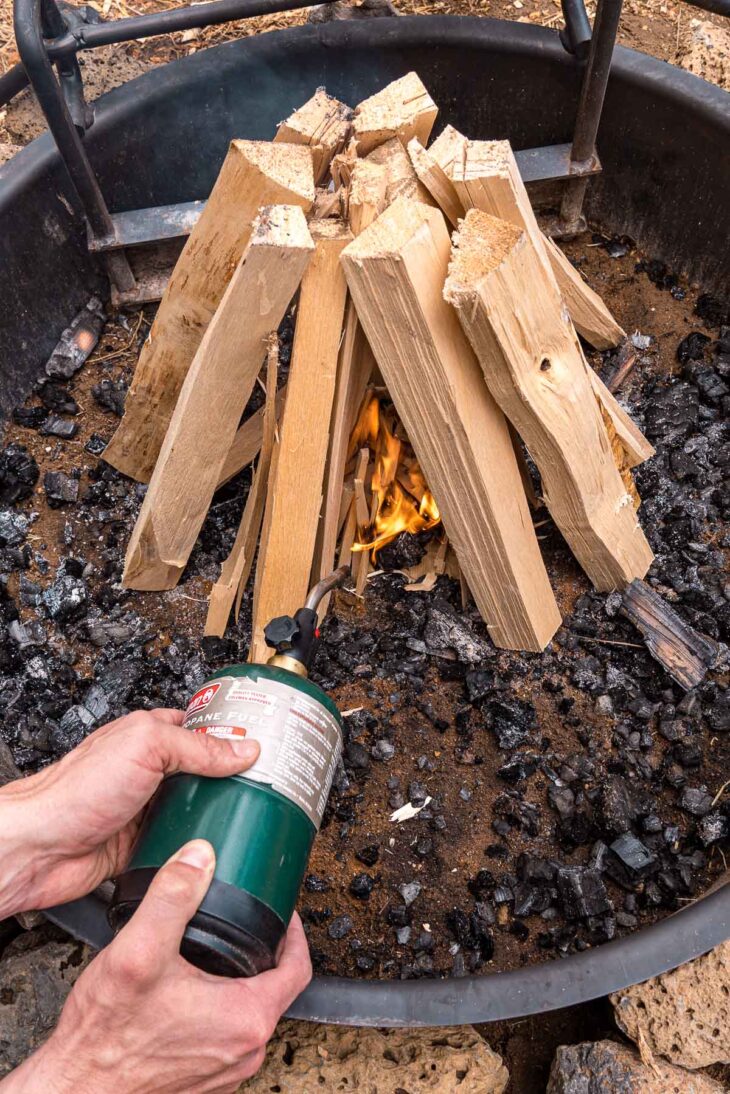 How to Build A Campfire - Fresh Off The Grid